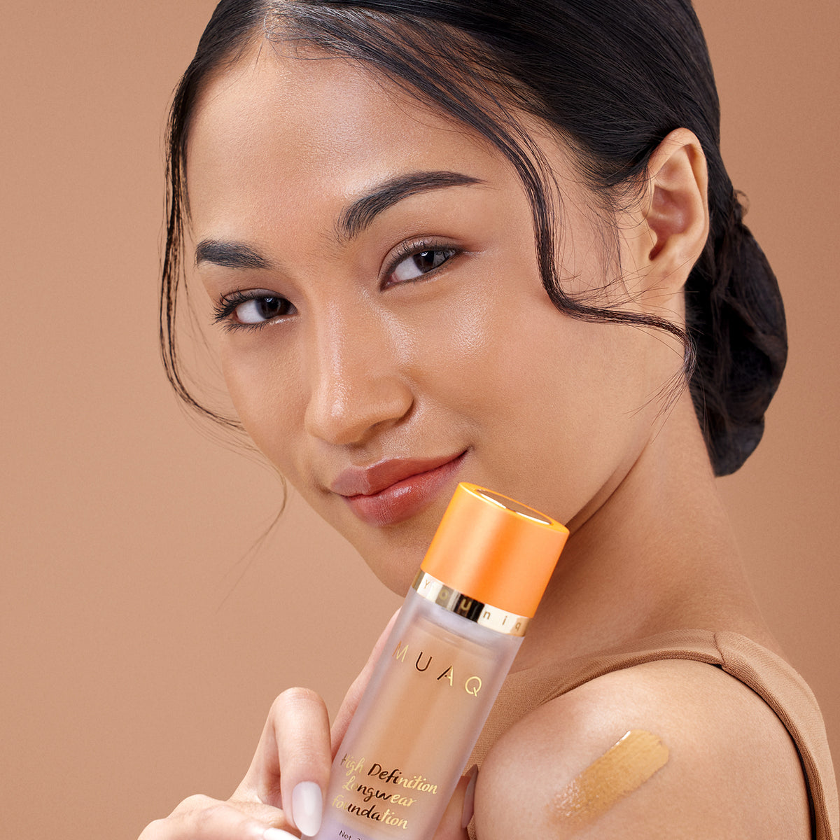 MUAQ High Definition Longwear Foundation - JAWA (With Puff)
