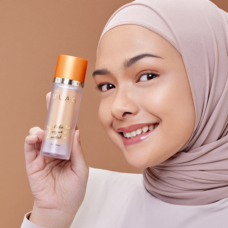 MUAQ HIGH DEFINITION LONGWEAR FOUNDATION KALIMANTAN (WITH PUFF)